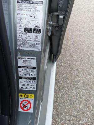 Pelēks Toyota Auris 2016 Viļņa, ar dzinēja tilpumu 1.80 L un nobraukumu 162 tūkst. km par 11300 €, foto 10 vietnē AUTOMOTO.COM.LV