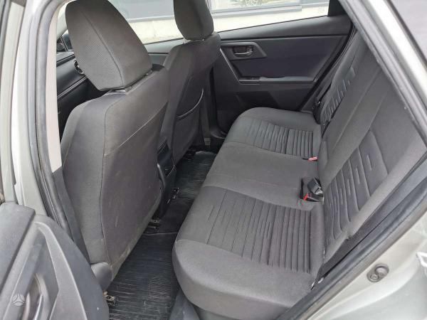 Grey Toyota Auris 2016 in Vilnius, with an engine capacity of 1.80 L and mileage of 162 thousand km for 11300 €, photo 10 on AUTOMOTO.COM.LV
