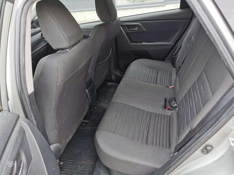 Pelēks Toyota Auris 2016 Viļņa, ar dzinēja tilpumu 1.80 L un nobraukumu 162 tūkst. km par 11300 €, foto 11 vietnē AUTOMOTO.COM.LV