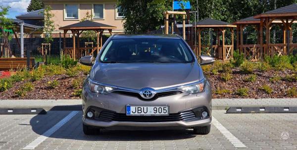 Grey Toyota Auris 2016 in Vilnius, with an engine capacity of 1.60 L and mileage of 183 thousand km for 11900 €, photo 3 on AUTOMOTO.COM.LV