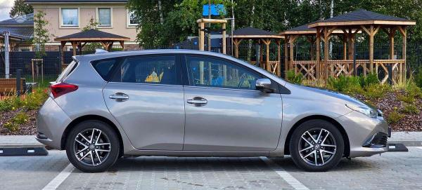 Grey Toyota Auris 2016 in Vilnius, with an engine capacity of 1.60 L and mileage of 183 thousand km for 11900 €, photo 9 on AUTOMOTO.COM.LV