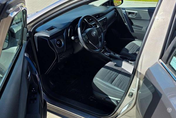 Grey Toyota Auris 2016 in Vilnius, with an engine capacity of 1.60 L and mileage of 183 thousand km for 11900 €, photo 10 on AUTOMOTO.COM.LV