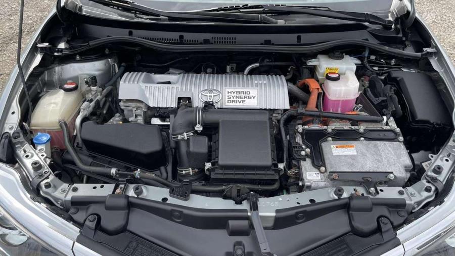 Grey Toyota Auris 2016 in Marijampole, with an engine capacity of 1.80 L and mileage of 86 thousand km for 12790 €, photo 28 on AUTOMOTO.COM.LV
