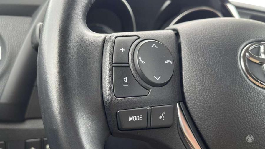 Grey Toyota Auris 2016 in Marijampole, with an engine capacity of 1.80 L and mileage of 86 thousand km for 12790 €, photo 34 on AUTOMOTO.COM.LV