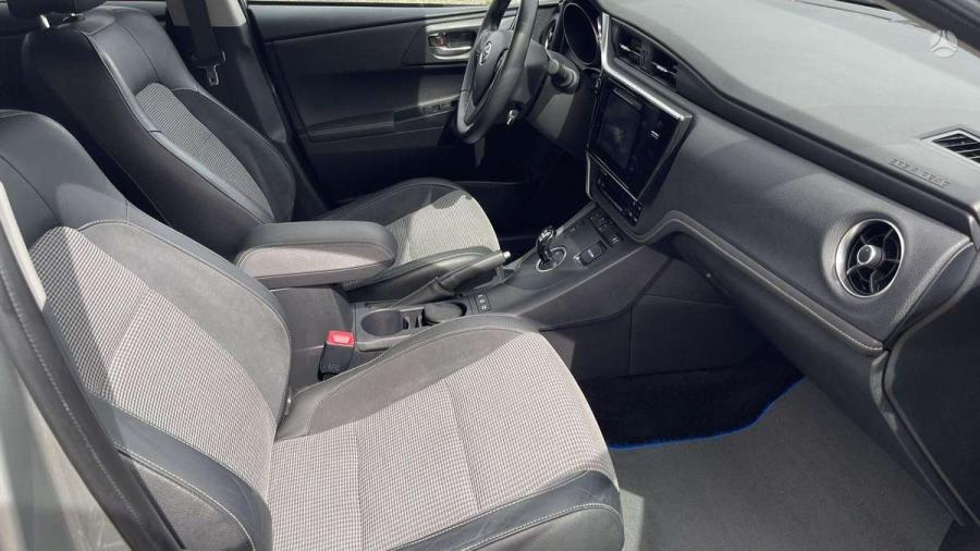 Grey Toyota Auris 2016 in Marijampole, with an engine capacity of 1.80 L and mileage of 86 thousand km for 12790 €, photo 44 on AUTOMOTO.COM.LV