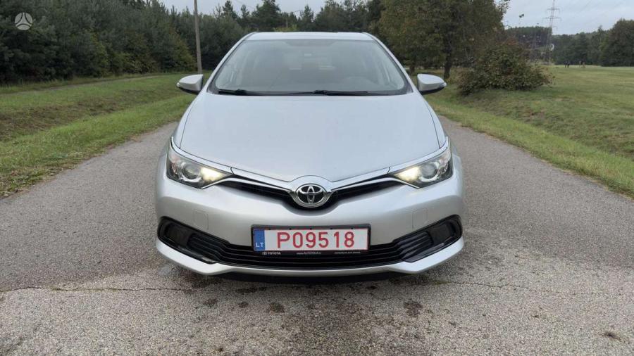 Grey Toyota Auris 2016 in Kaunas, with an engine capacity of 1.36 L and mileage of 158 thousand km for 6300 €, photo 1 on AUTOMOTO.COM.LV