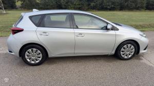 Grey Toyota Auris 2016 in Kaunas, with an engine capacity of 1.36 L and mileage of 158 thousand km for 6300 €, photo 4 on AUTOMOTO.COM.LV