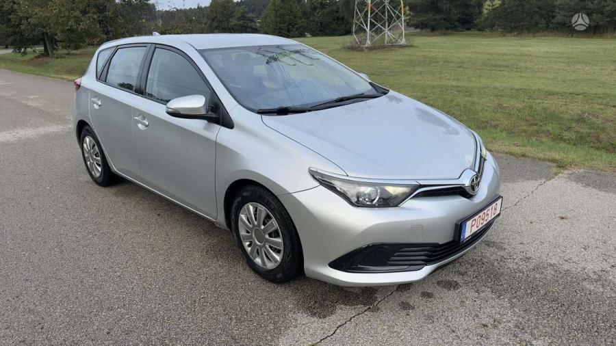 Grey Toyota Auris 2016 in Kaunas, with an engine capacity of 1.36 L and mileage of 158 thousand km for 6300 €, photo 5 on AUTOMOTO.COM.LV