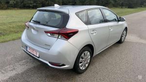 Grey Toyota Auris 2016 in Kaunas, with an engine capacity of 1.36 L and mileage of 158 thousand km for 6300 €, photo 6 on AUTOMOTO.COM.LV
