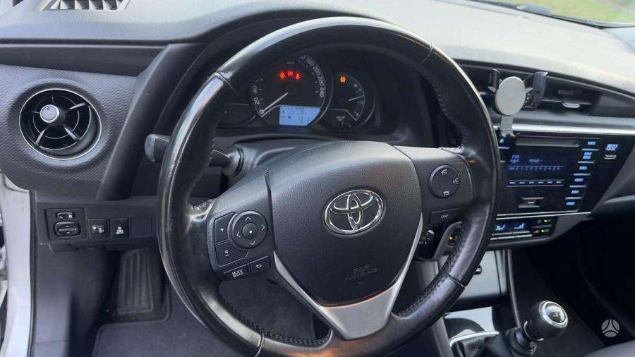 Grey Toyota Auris 2016 in Kaunas, with an engine capacity of 1.36 L and mileage of 158 thousand km for 6300 €, photo 19 on AUTOMOTO.COM.LV