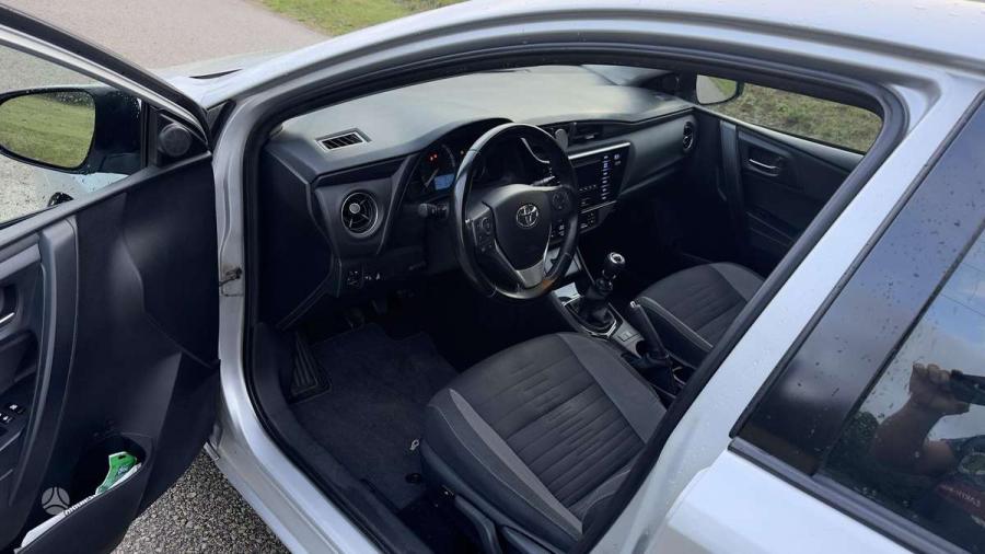 Grey Toyota Auris 2016 in Kaunas, with an engine capacity of 1.36 L and mileage of 158 thousand km for 6300 €, photo 21 on AUTOMOTO.COM.LV