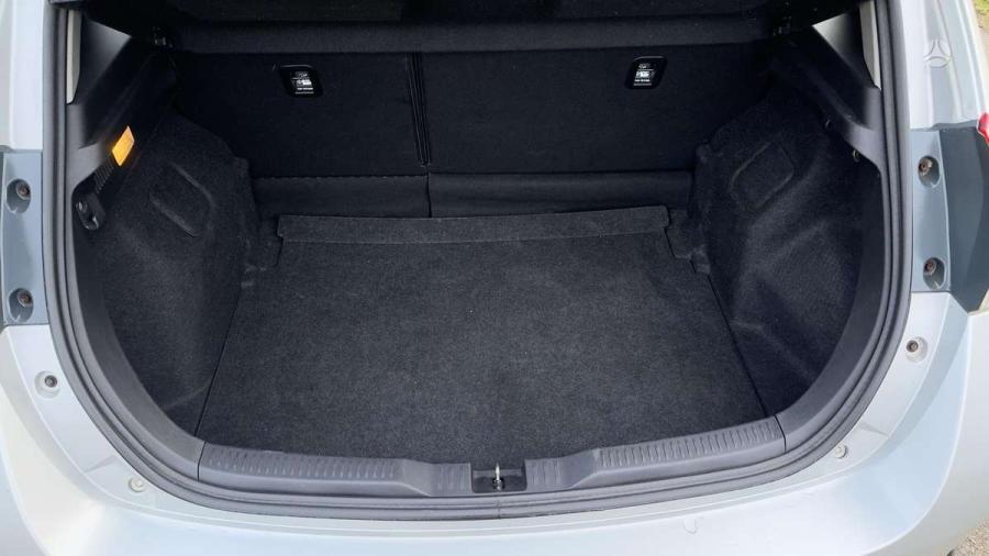 Grey Toyota Auris 2016 in Kaunas, with an engine capacity of 1.36 L and mileage of 158 thousand km for 6300 €, photo 22 on AUTOMOTO.COM.LV