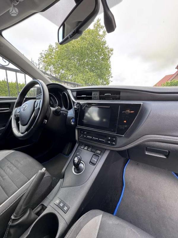 Grey Toyota Auris 2016 in Klaipeda, with an engine capacity of 0.00 L and mileage of 142 thousand km for 12700 €, photo 6 on AUTOMOTO.COM.LV