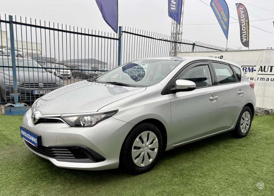 Grey Toyota Auris 2017 in Panevezys, with an engine capacity of 1.36 L and mileage of 187 thousand km for 6200 €, photo 2 on AUTOMOTO.COM.LV