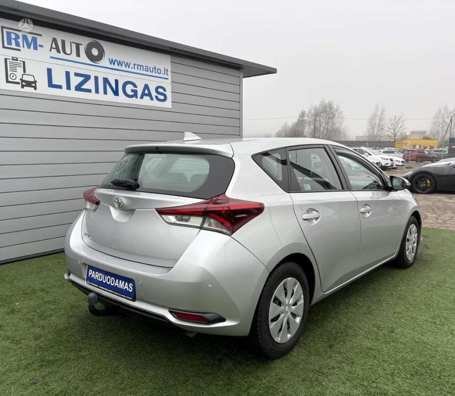 Grey Toyota Auris 2017 in Panevezys, with an engine capacity of 1.36 L and mileage of 187 thousand km for 6200 €, photo 6 on AUTOMOTO.COM.LV