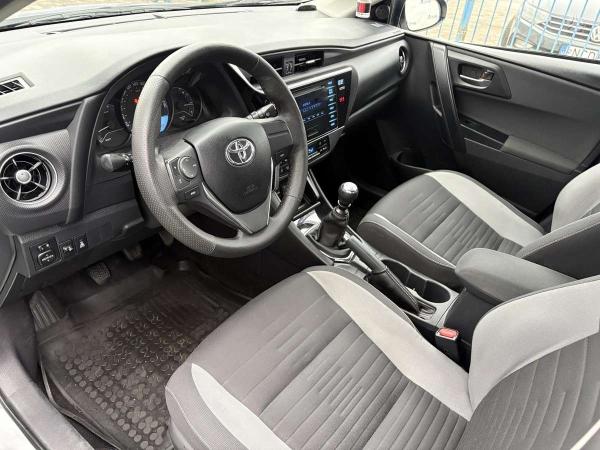 Pelēks Toyota Auris 2017 Panevēža, ar dzinēja tilpumu 1.36 L un nobraukumu 187 tūkst. km par 6200 €, foto 10 vietnē AUTOMOTO.COM.LV