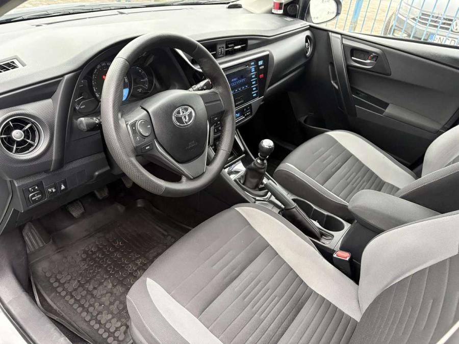 Grey Toyota Auris 2017 in Panevezys, with an engine capacity of 1.36 L and mileage of 187 thousand km for 6200 €, photo 10 on AUTOMOTO.COM.LV