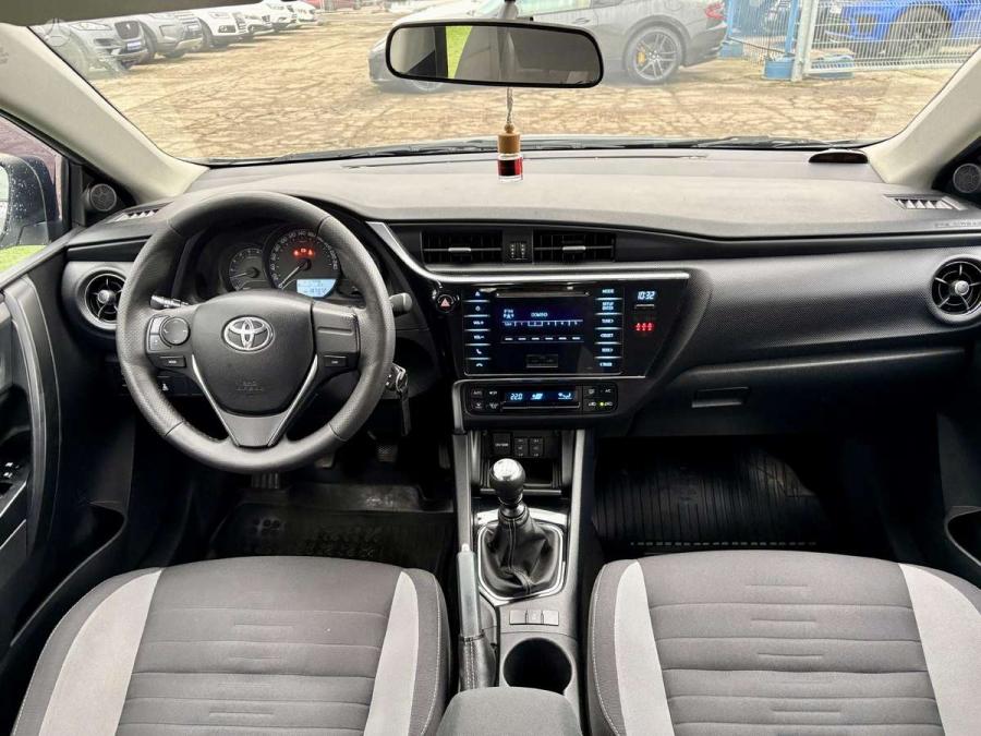 Grey Toyota Auris 2017 in Panevezys, with an engine capacity of 1.36 L and mileage of 187 thousand km for 6200 €, photo 12 on AUTOMOTO.COM.LV