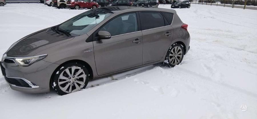 Grey Toyota Auris 2017 in Vilnius, with an engine capacity of 1.80 L and mileage of 92 thousand km for 15200 €, photo 4 on AUTOMOTO.COM.LV