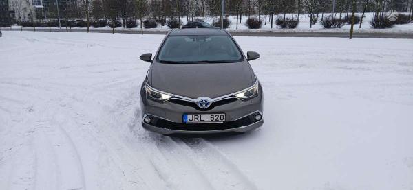 Pelēks Toyota Auris 2017 Viļņa, ar dzinēja tilpumu 1.80 L un nobraukumu 92 tūkst. km par 15200 €, foto 5 vietnē AUTOMOTO.COM.LV