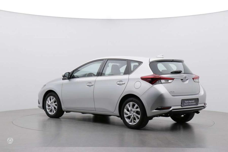 Grey Toyota Auris 2017 in Vilnius, with an engine capacity of 1.60 L and mileage of 77 thousand km for 9900 €, photo 18 on AUTOMOTO.COM.LV