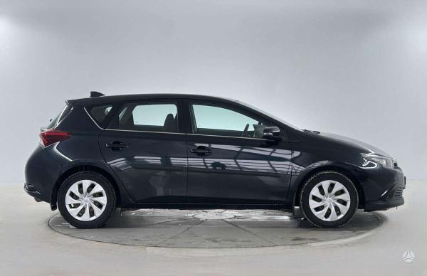 Pelēks Toyota Auris 2017 Viļņa, ar dzinēja tilpumu 1.60 L un nobraukumu 112 tūkst. km par 8900 €, foto 6 vietnē AUTOMOTO.COM.LV