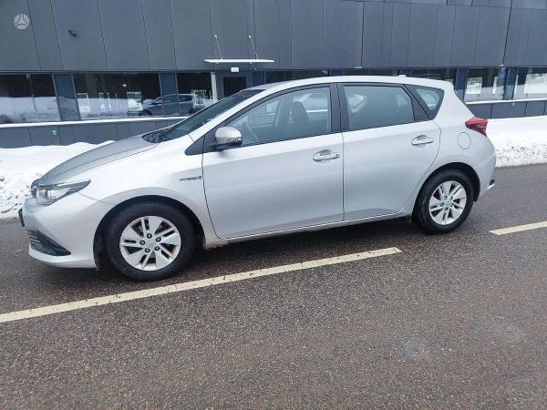 Grey Toyota Auris 2017 in Vilnius, with an engine capacity of 1.80 L and mileage of 188 thousand km for 9850 €, photo 2 on AUTOMOTO.COM.LV