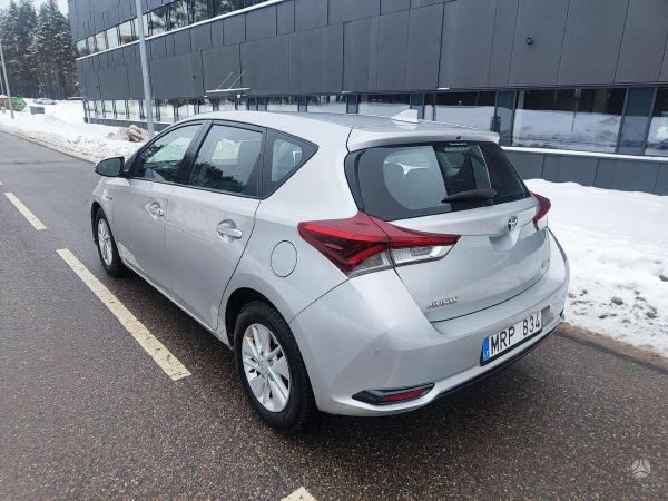 Grey Toyota Auris 2017 in Vilnius, with an engine capacity of 1.80 L and mileage of 188 thousand km for 9850 €, photo 5 on AUTOMOTO.COM.LV