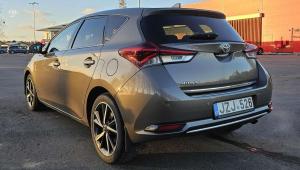 Grey Toyota Auris 2017 in Kaunas, with an engine capacity of 1.60 L and mileage of 81 thousand km for 11700 €, photo 2 on AUTOMOTO.COM.LV
