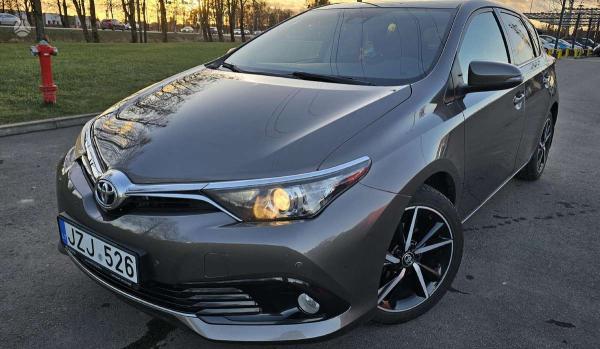 Grey Toyota Auris 2017 in Kaunas, with an engine capacity of 1.60 L and mileage of 81 thousand km for 11700 €, photo 3 on AUTOMOTO.COM.LV