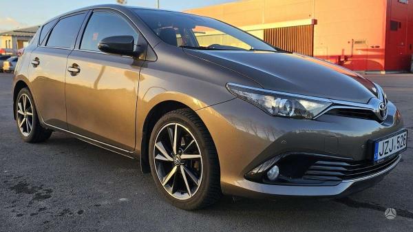Grey Toyota Auris 2017 in Kaunas, with an engine capacity of 1.60 L and mileage of 81 thousand km for 11700 €, photo 4 on AUTOMOTO.COM.LV