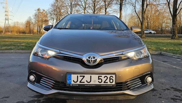 Grey Toyota Auris 2017 in Kaunas, with an engine capacity of 1.60 L and mileage of 81 thousand km for 11700 €, photo 9 on AUTOMOTO.COM.LV