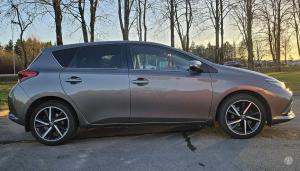 Grey Toyota Auris 2017 in Kaunas, with an engine capacity of 1.60 L and mileage of 81 thousand km for 11700 €, photo 10 on AUTOMOTO.COM.LV