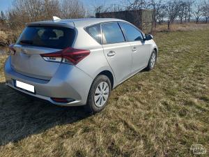 Grey Toyota Auris 2017 in Kaunas, with an engine capacity of 1.40 L and mileage of 150 thousand km for 7900 €, photo 3 on AUTOMOTO.COM.LV