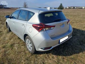 Grey Toyota Auris 2017 in Kaunas, with an engine capacity of 1.40 L and mileage of 150 thousand km for 7900 €, photo 4 on AUTOMOTO.COM.LV
