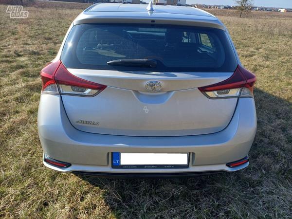 Grey Toyota Auris 2017 in Kaunas, with an engine capacity of 1.40 L and mileage of 150 thousand km for 7900 €, photo 5 on AUTOMOTO.COM.LV