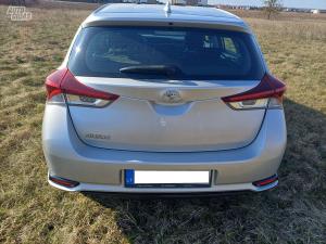 Grey Toyota Auris 2017 in Kaunas, with an engine capacity of 1.40 L and mileage of 150 thousand km for 7900 €, photo 5 on AUTOMOTO.COM.LV
