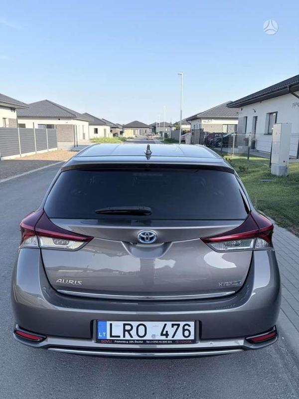 Grey Toyota Auris 2017 in Kaunas, with an engine capacity of 1.80 L and mileage of 166 thousand km for 13000 €, photo 2 on AUTOMOTO.COM.LV