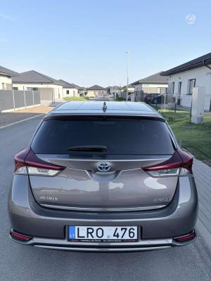 Grey Toyota Auris 2017 in Kaunas, with an engine capacity of 1.80 L and mileage of 166 thousand km for 13000 €, photo 3 on AUTOMOTO.COM.LV