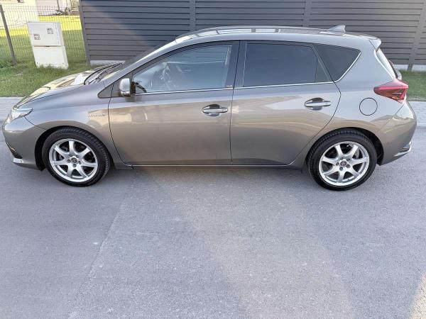 Grey Toyota Auris 2017 in Kaunas, with an engine capacity of 1.80 L and mileage of 166 thousand km for 13000 €, photo 4 on AUTOMOTO.COM.LV