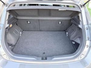 Grey Toyota Auris 2017 in Kaunas, with an engine capacity of 1.80 L and mileage of 166 thousand km for 13000 €, photo 6 on AUTOMOTO.COM.LV