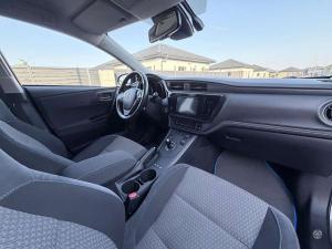 Grey Toyota Auris 2017 in Kaunas, with an engine capacity of 1.80 L and mileage of 166 thousand km for 13000 €, photo 7 on AUTOMOTO.COM.LV