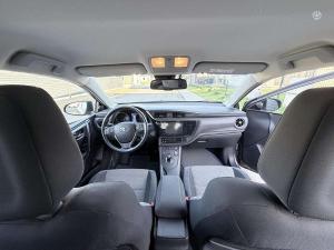 Grey Toyota Auris 2017 in Kaunas, with an engine capacity of 1.80 L and mileage of 166 thousand km for 13000 €, photo 8 on AUTOMOTO.COM.LV