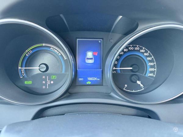 Grey Toyota Auris 2017 in Kaunas, with an engine capacity of 1.80 L and mileage of 166 thousand km for 13000 €, photo 8 on AUTOMOTO.COM.LV