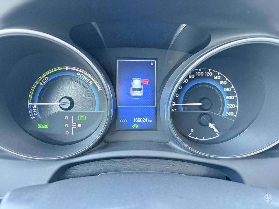 Grey Toyota Auris 2017 in Kaunas, with an engine capacity of 1.80 L and mileage of 166 thousand km for 13000 €, photo 9 on AUTOMOTO.COM.LV