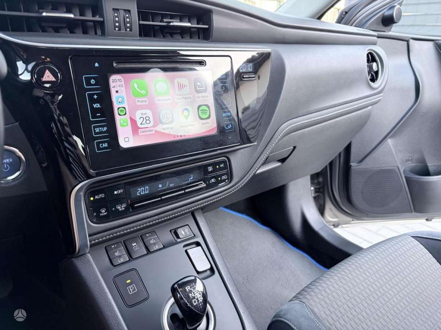 Grey Toyota Auris 2017 in Kaunas, with an engine capacity of 1.80 L and mileage of 166 thousand km for 13000 €, photo 10 on AUTOMOTO.COM.LV