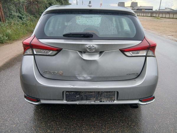 Pelēks Toyota Auris 2017 Viļņa, ar dzinēja tilpumu 1.30 L un nobraukumu 152 tūkst. km par 6800 €, foto 2 vietnē AUTOMOTO.COM.LV