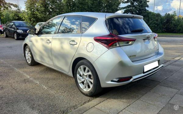 Pelēks Toyota Auris 2017 Viļņa, ar dzinēja tilpumu 1.80 L un nobraukumu 117 tūkst. km par 12500 €, foto 5 vietnē AUTOMOTO.COM.LV