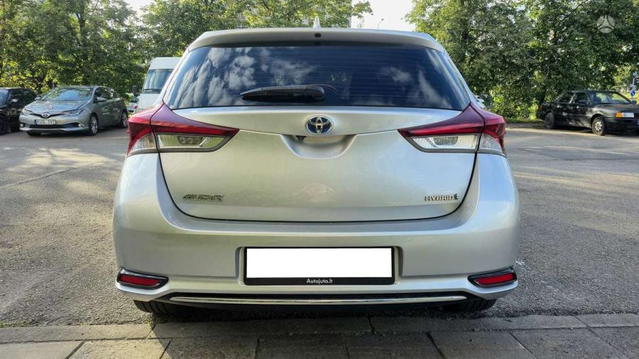 Grey Toyota Auris 2017 in Vilnius, with an engine capacity of 1.80 L and mileage of 117 thousand km for 12500 €, photo 7 on AUTOMOTO.COM.LV
