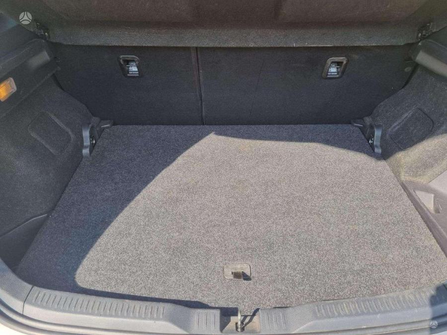 Grey Toyota Auris 2017 in Vilnius, with an engine capacity of 1.80 L and mileage of 117 thousand km for 12500 €, photo 8 on AUTOMOTO.COM.LV